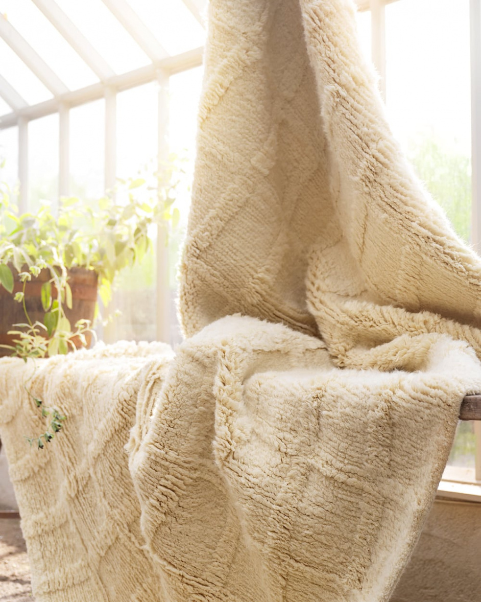 Shop Badal - A stylish white wool rug | Chhatwal & Jonsson